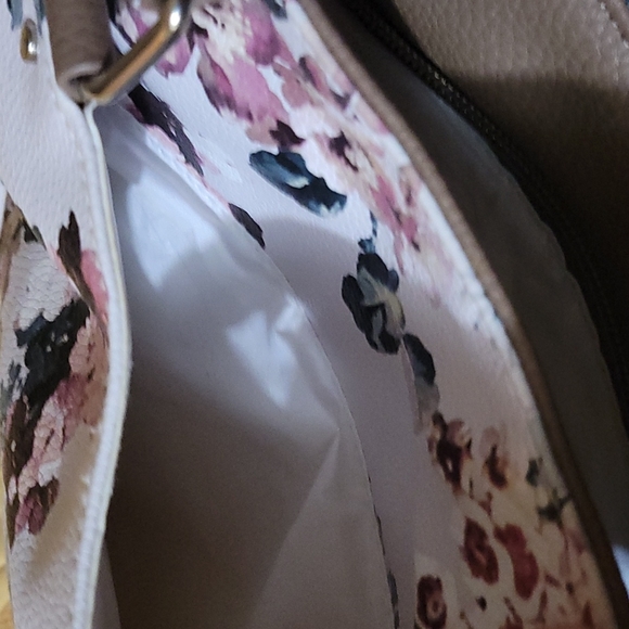 Rosetti | Bags | White Floral Rosetti Handbag Ex Condition Lots Of ...